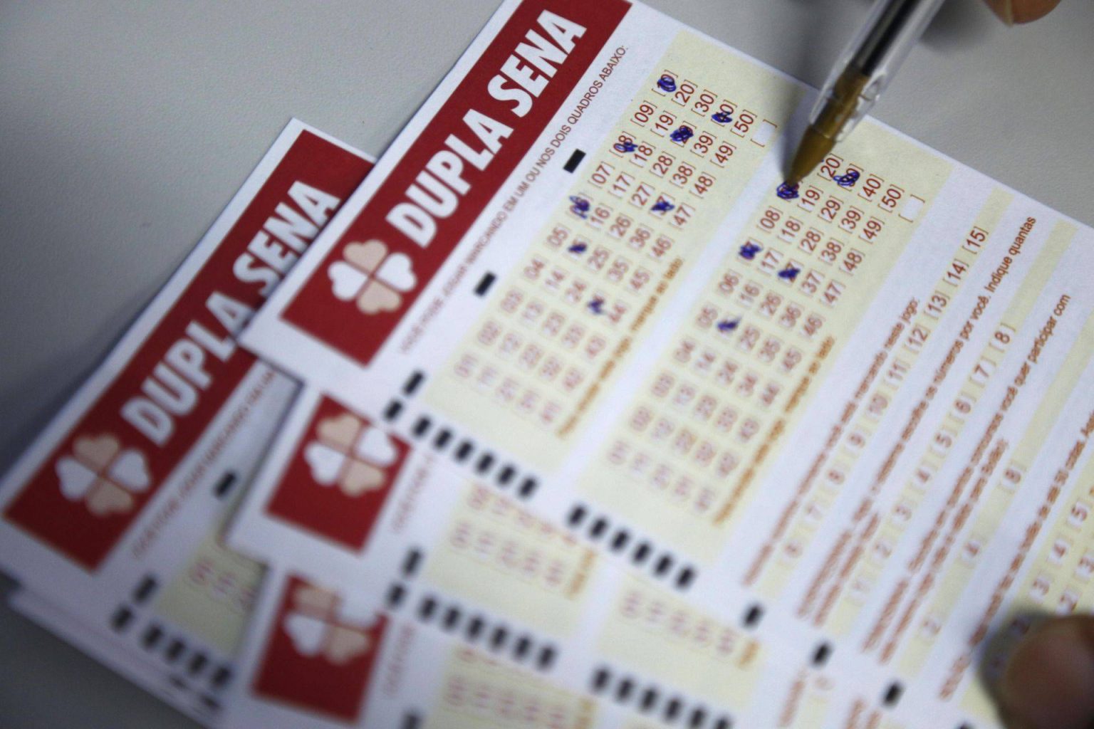 Quantos números tem que ACERTAR NA DUPLA-SENA? Descubra