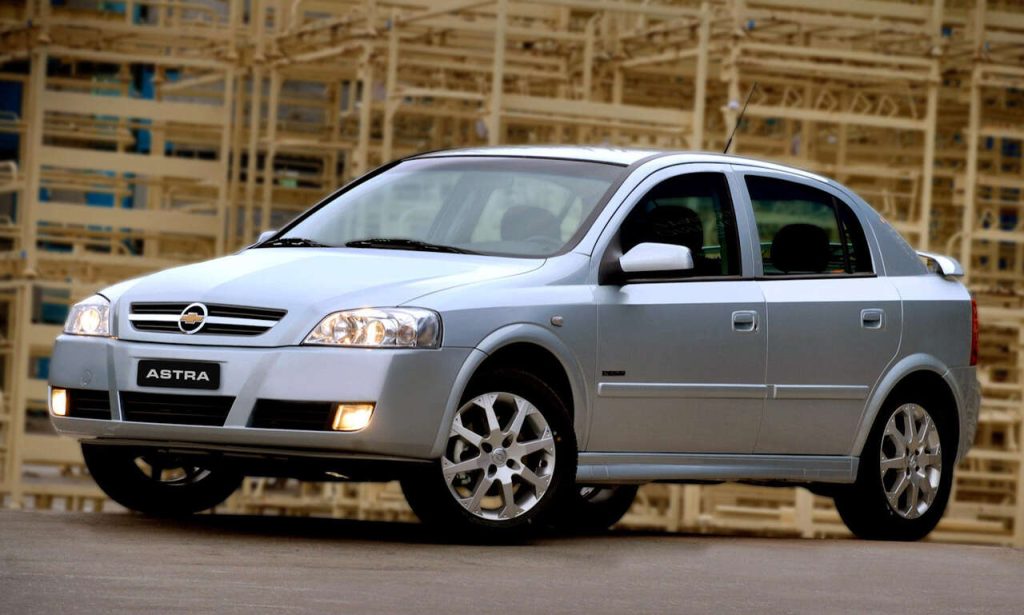 Astra Advantage 2.0 é uma boa opção de Hatch Médio em 2023? Veja 3 prós ...