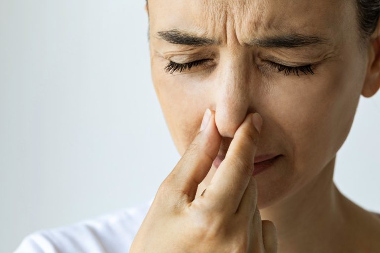 Sentir cheiro ruim do nada: significado espiritual revelado